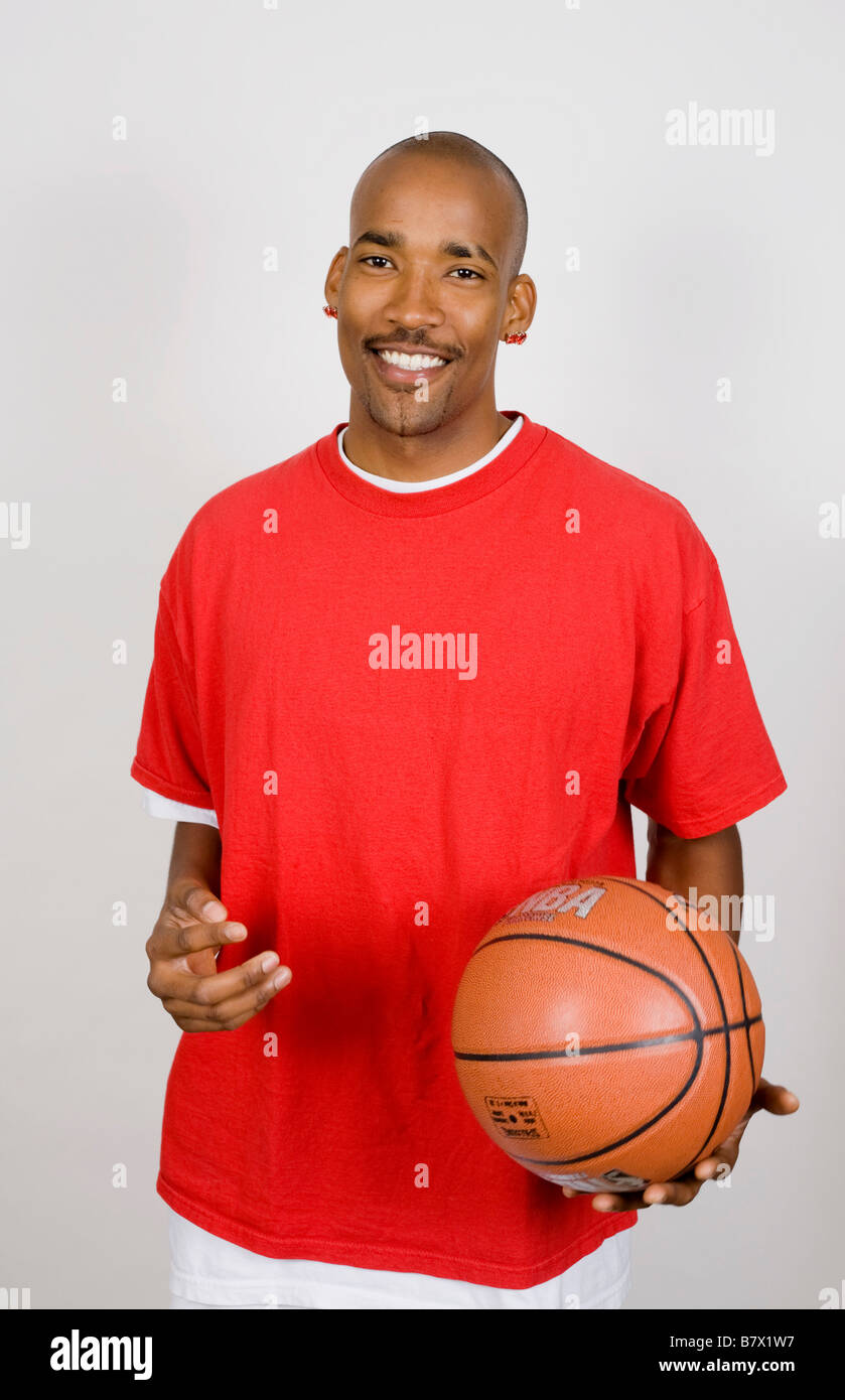 Basketballspieler mit rasiertem kopf -Fotos und -Bildmaterial in hoher ...