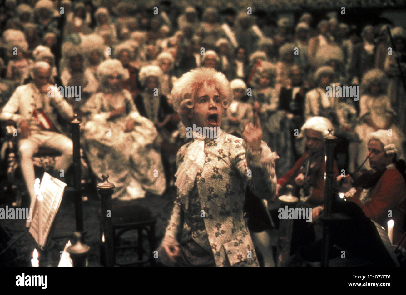 Amadeus mozart tom hulce -Fotos und -Bildmaterial in hoher Auflösung ...