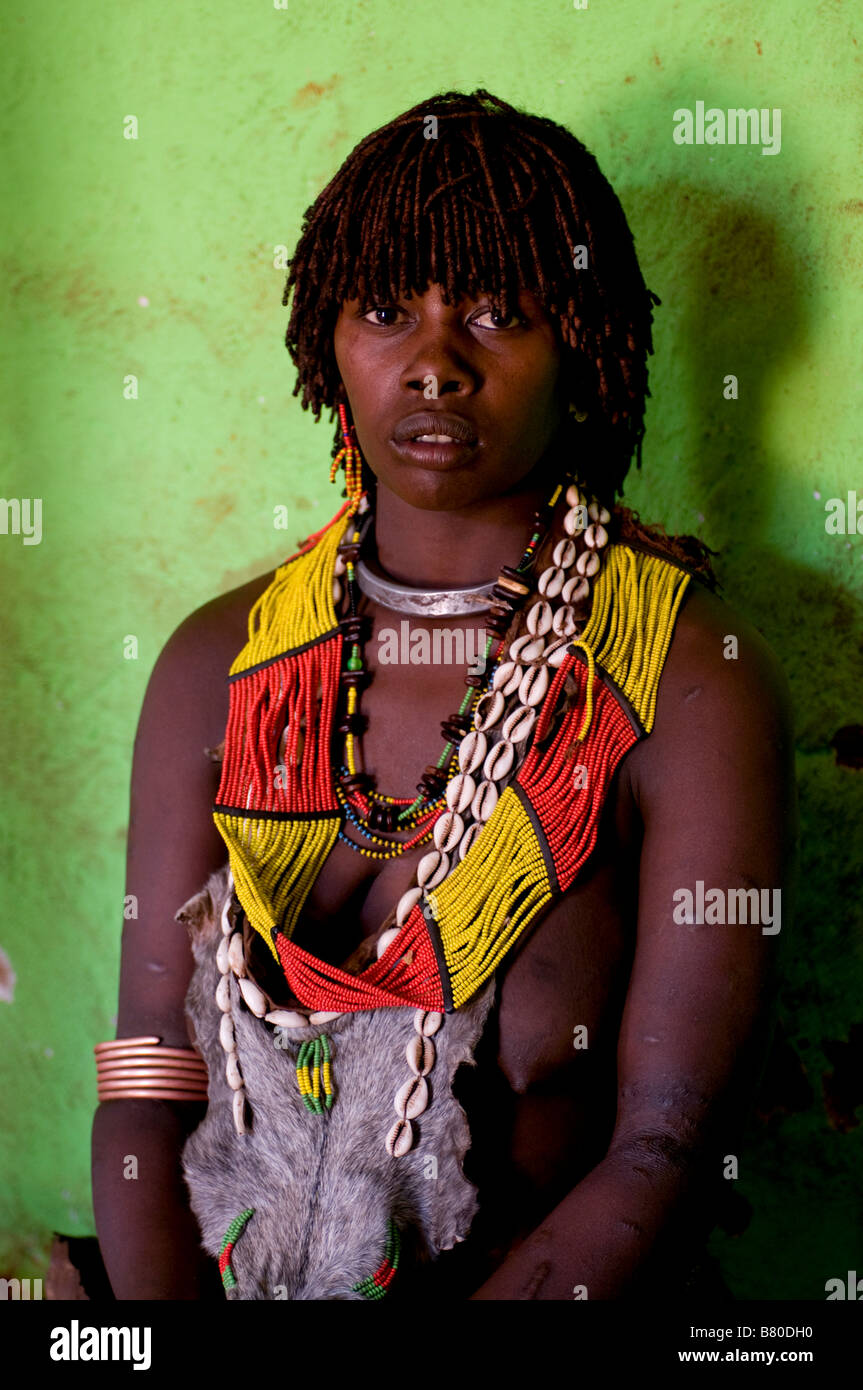 Hamer woman -Fotos und -Bildmaterial in hoher Auflösung – Alamy