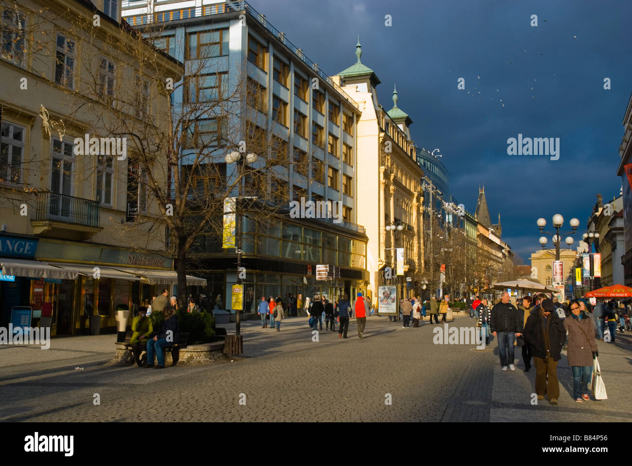 Na prikope shopping street prague -Fotos und -Bildmaterial in hoher ...