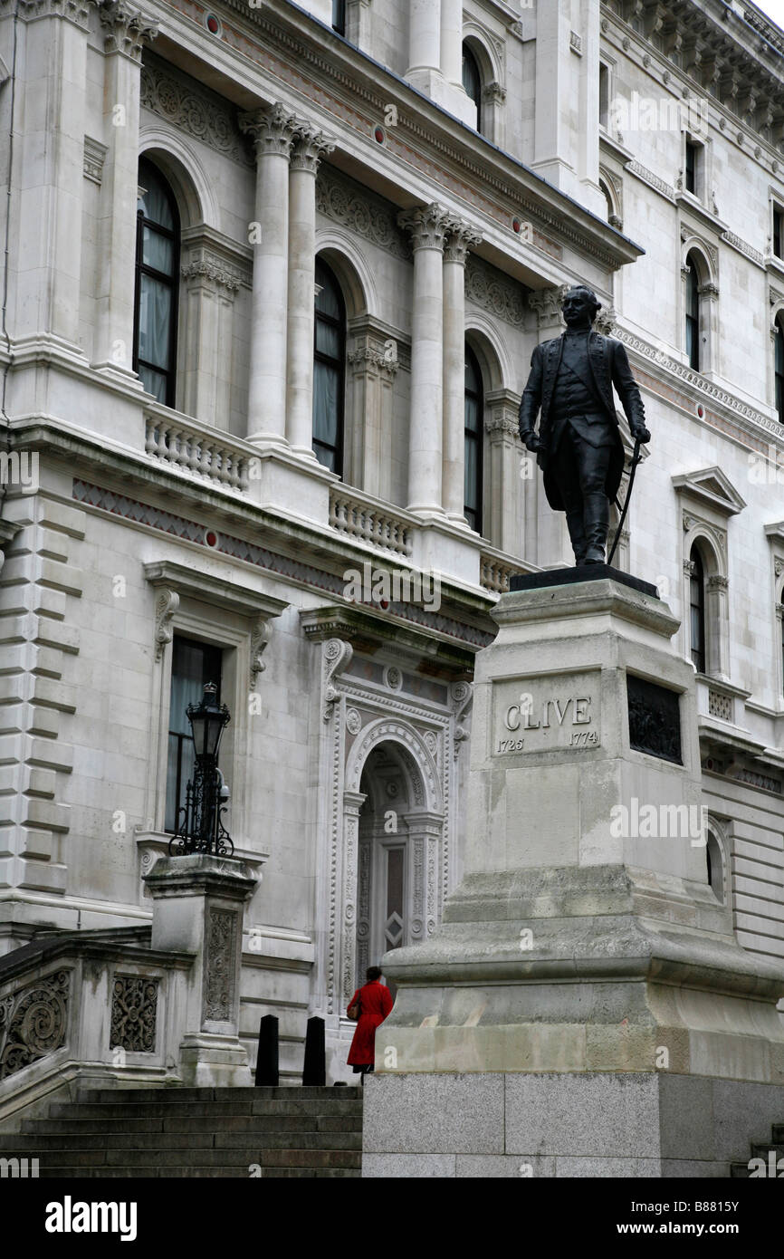 Statue von Clive Indiens auf Clive Steps, King Charles Street ...