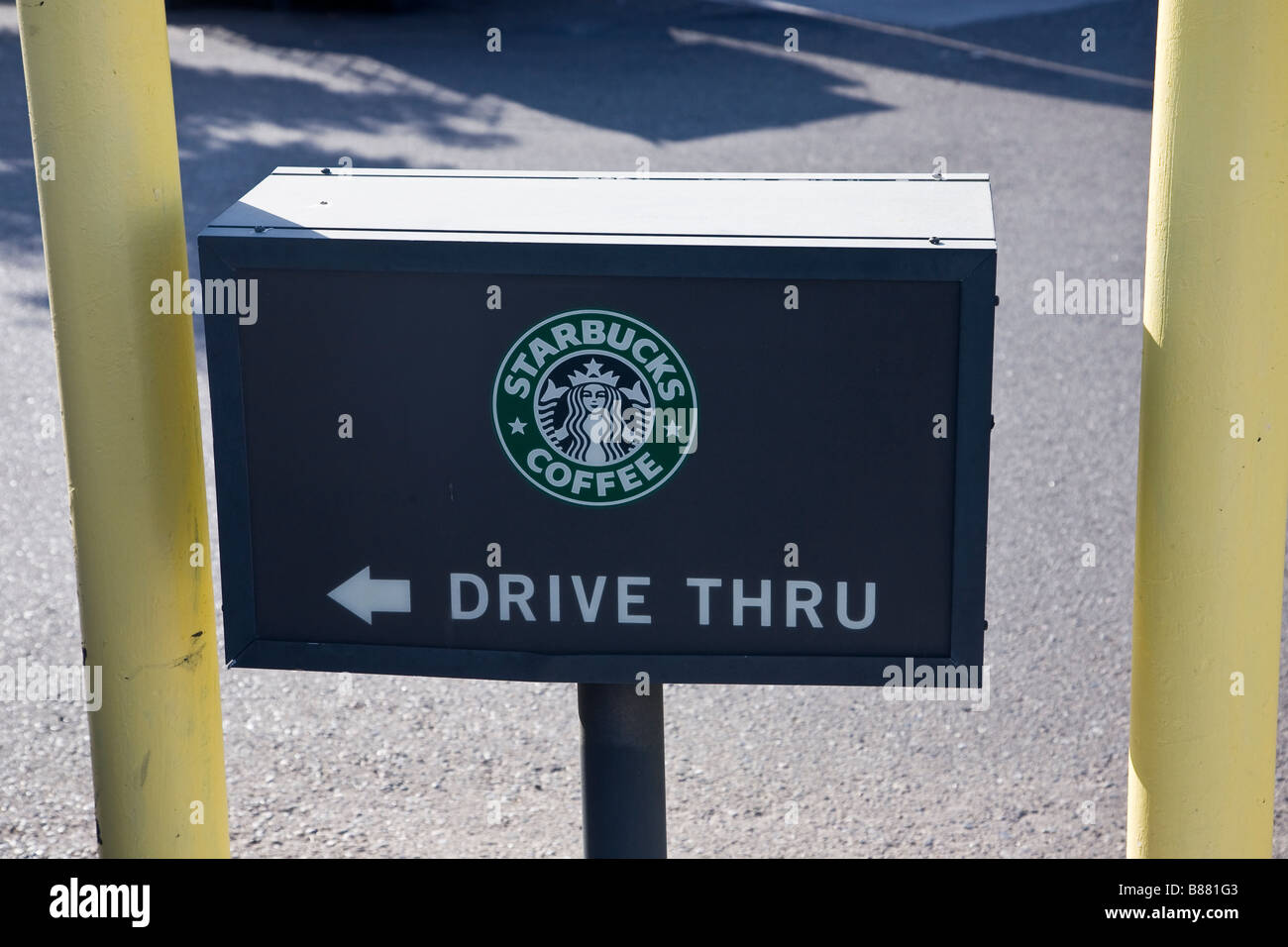 Starbucks drive thru sign -Fotos und -Bildmaterial in hoher Auflösung ...