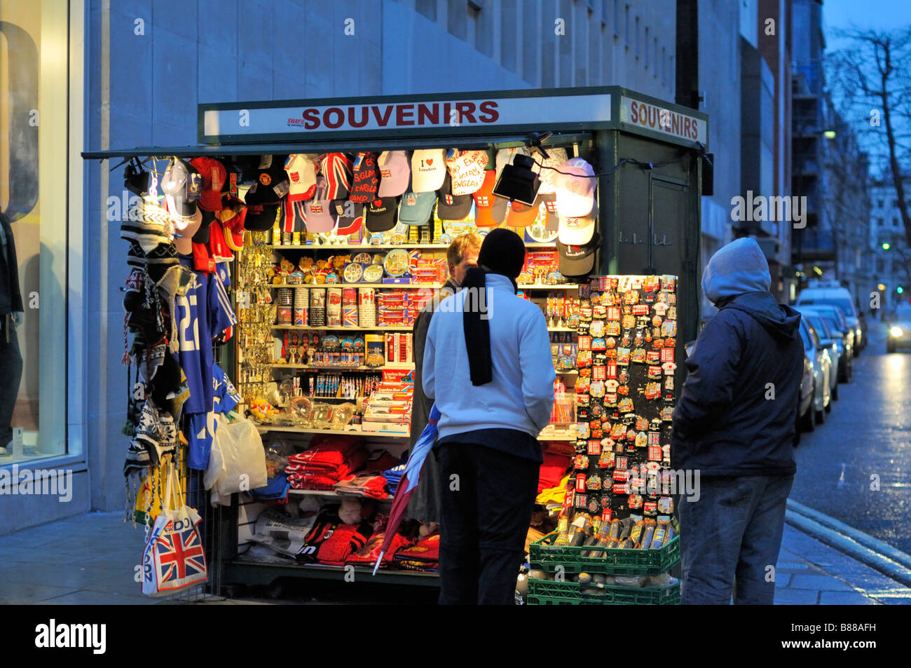 Souvenir stall london -Fotos und -Bildmaterial in hoher Auflösung – Alamy