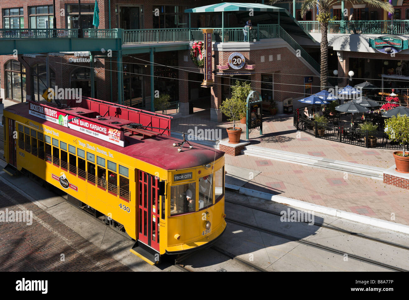 TECO Line Straßenbahn auf der 8th Avenue am Centro Ybor im historischen ...