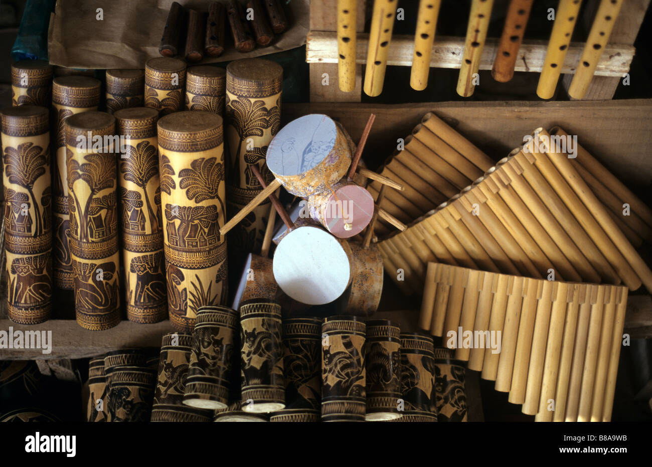 Pan madagassischen Musikinstrumente - Valiha, Zither, Flöten, Pfeifen ...