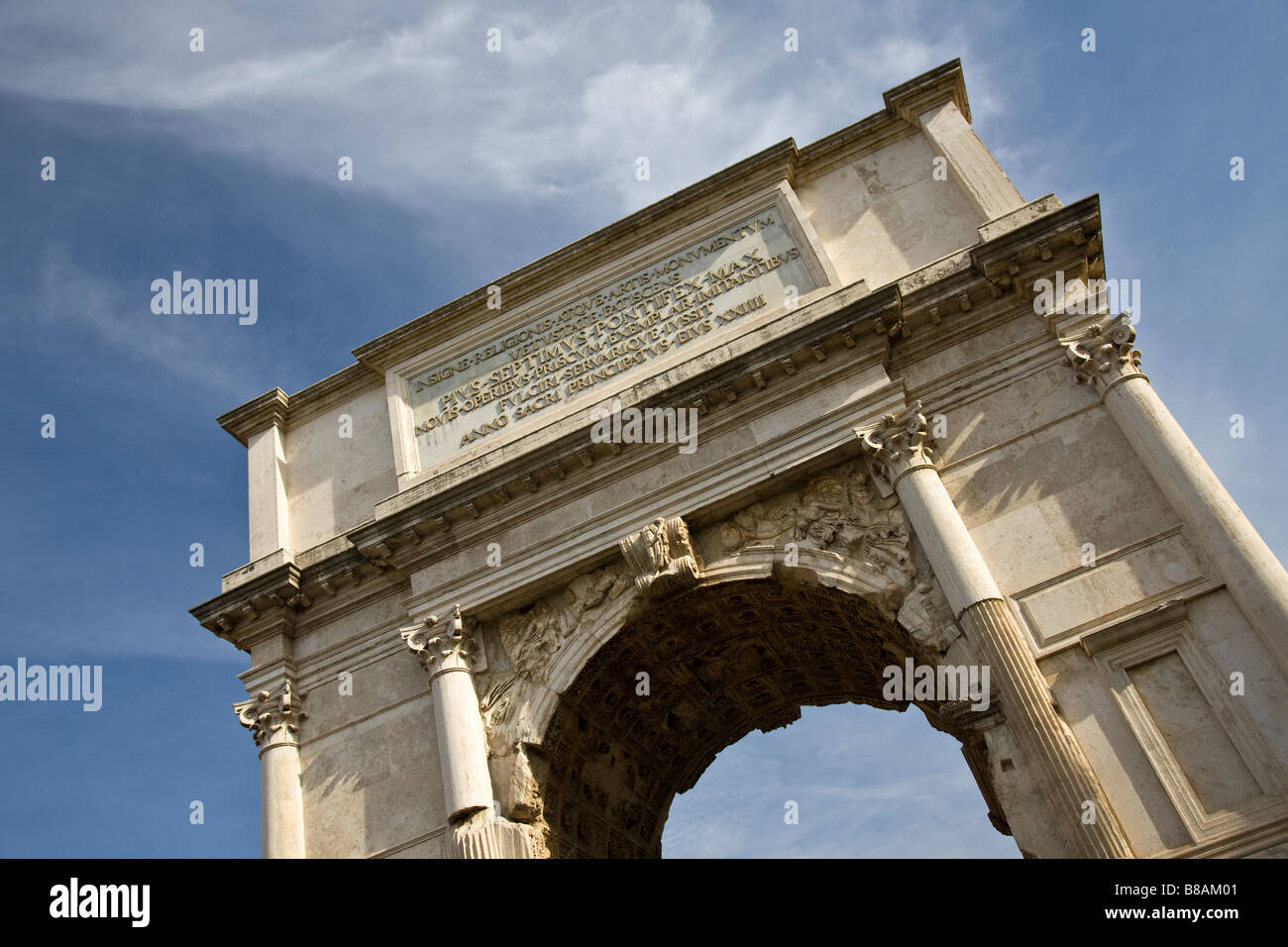 Romanischer Torbogen Stockfotos und -bilder Kaufen - Alamy