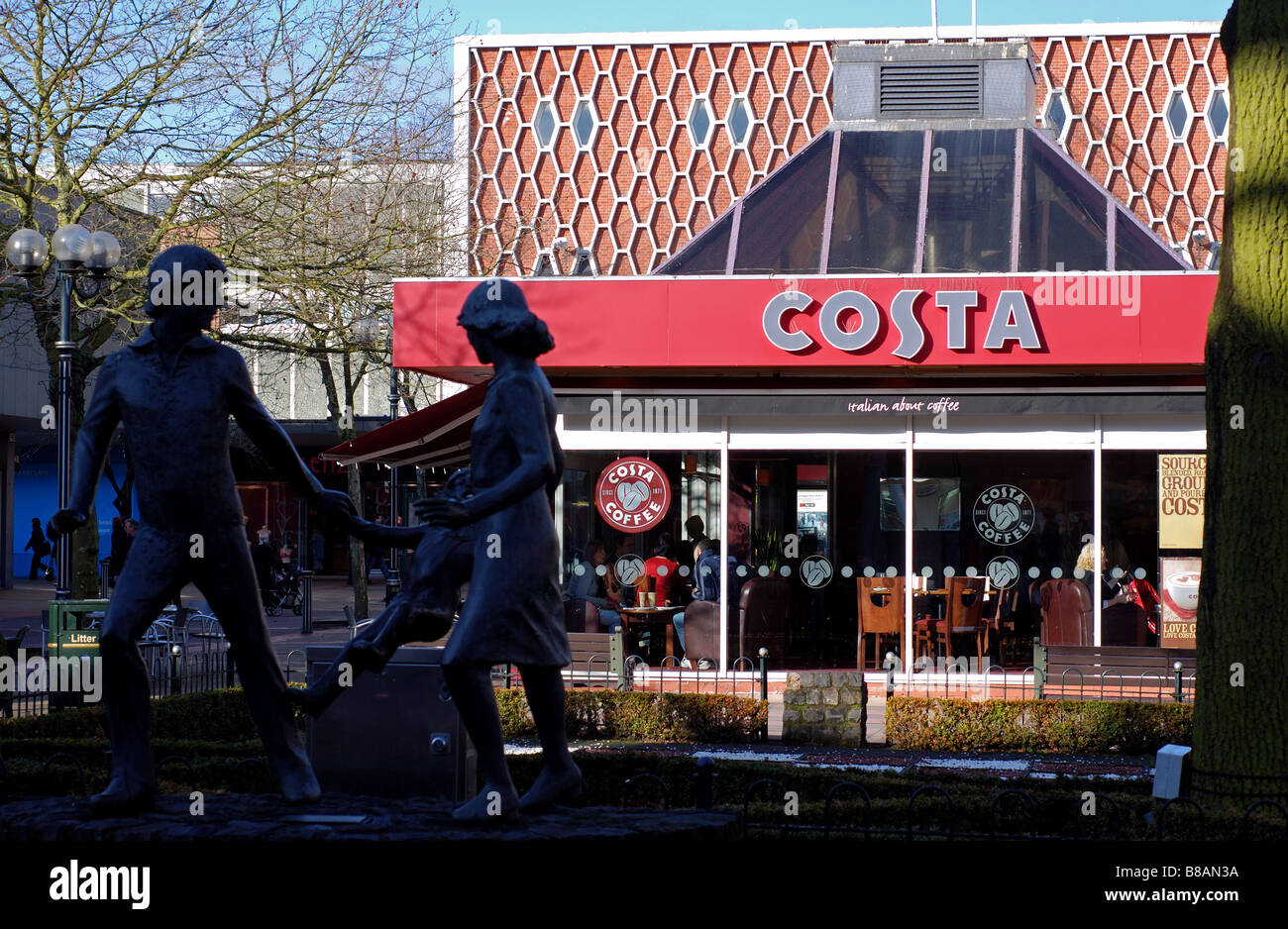 Costa coffee shops -Fotos und -Bildmaterial in hoher Auflösung – Alamy