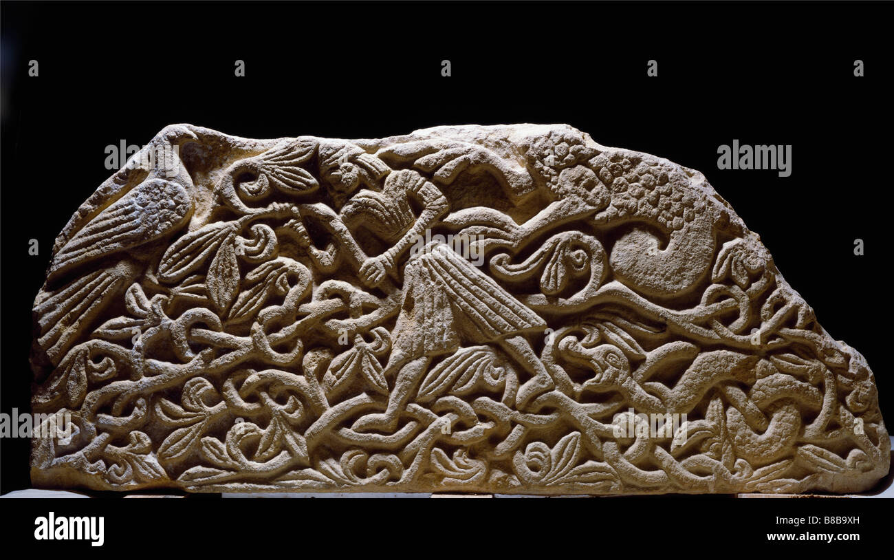 Romanesque tympanum -Fotos und -Bildmaterial in hoher Auflösung – Alamy