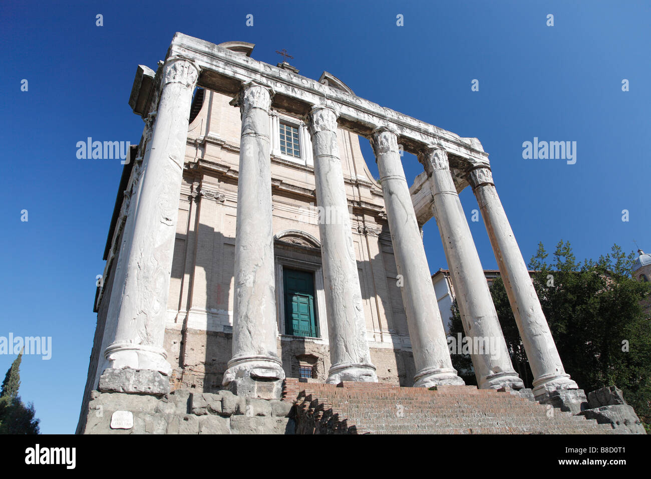 Tempel der faustina und antonius -Fotos und -Bildmaterial in hoher Auflösung – Alamy