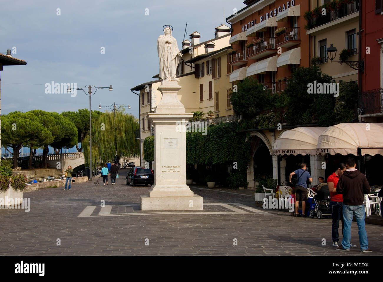 Statue lake garda -Fotos und -Bildmaterial in hoher Auflösung - Seite 2 - Alamy