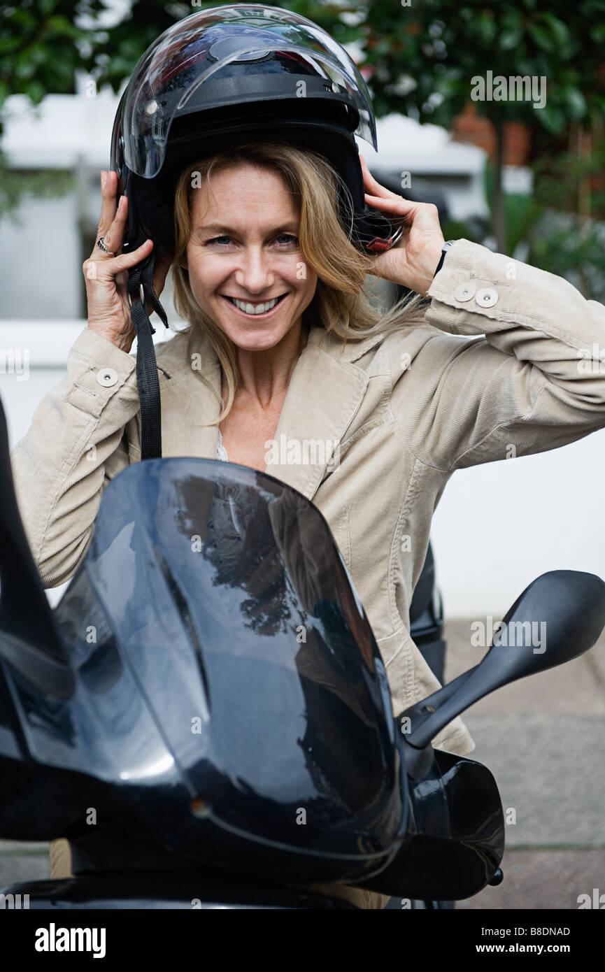 älterer motorradfahrer -Fotos und -Bildmaterial in hoher Auflösung – Alamy