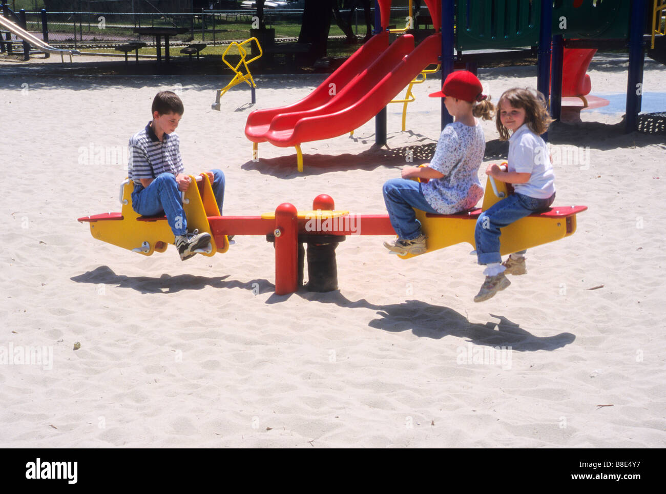 Teeter totter balance -Fotos und -Bildmaterial in hoher Auflösung – Alamy