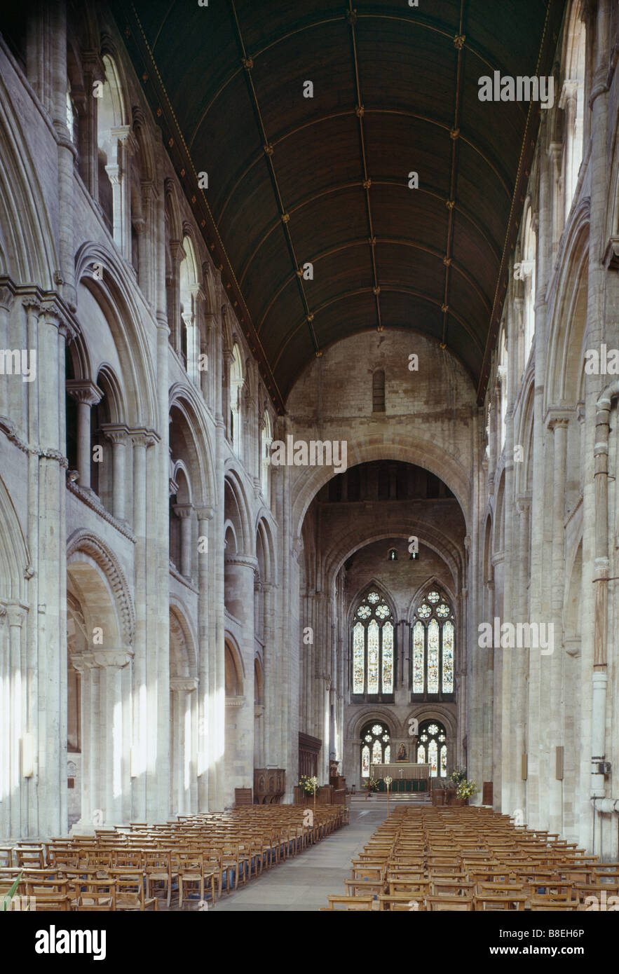 Mittelalterliches kirchenschiff -Fotos und -Bildmaterial in hoher ...