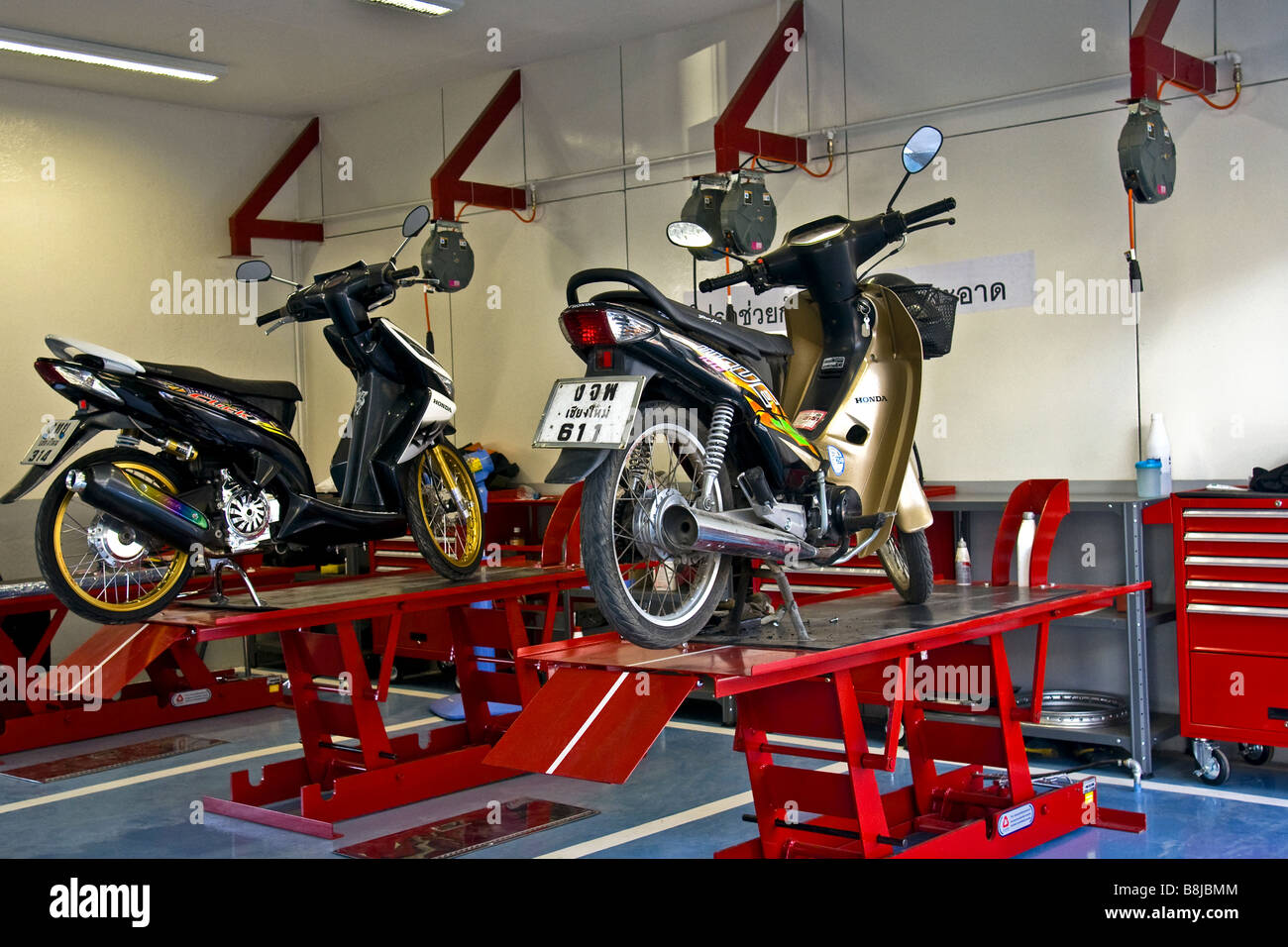 Eine Motorrad-Werkstatt in Chiang Mai, Thailand Stockfotografie - Alamy