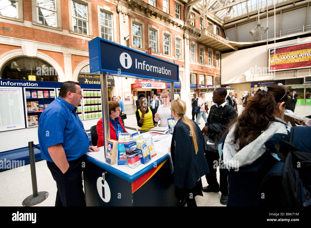 Railway station information desk -Fotos und -Bildmaterial in hoher ...