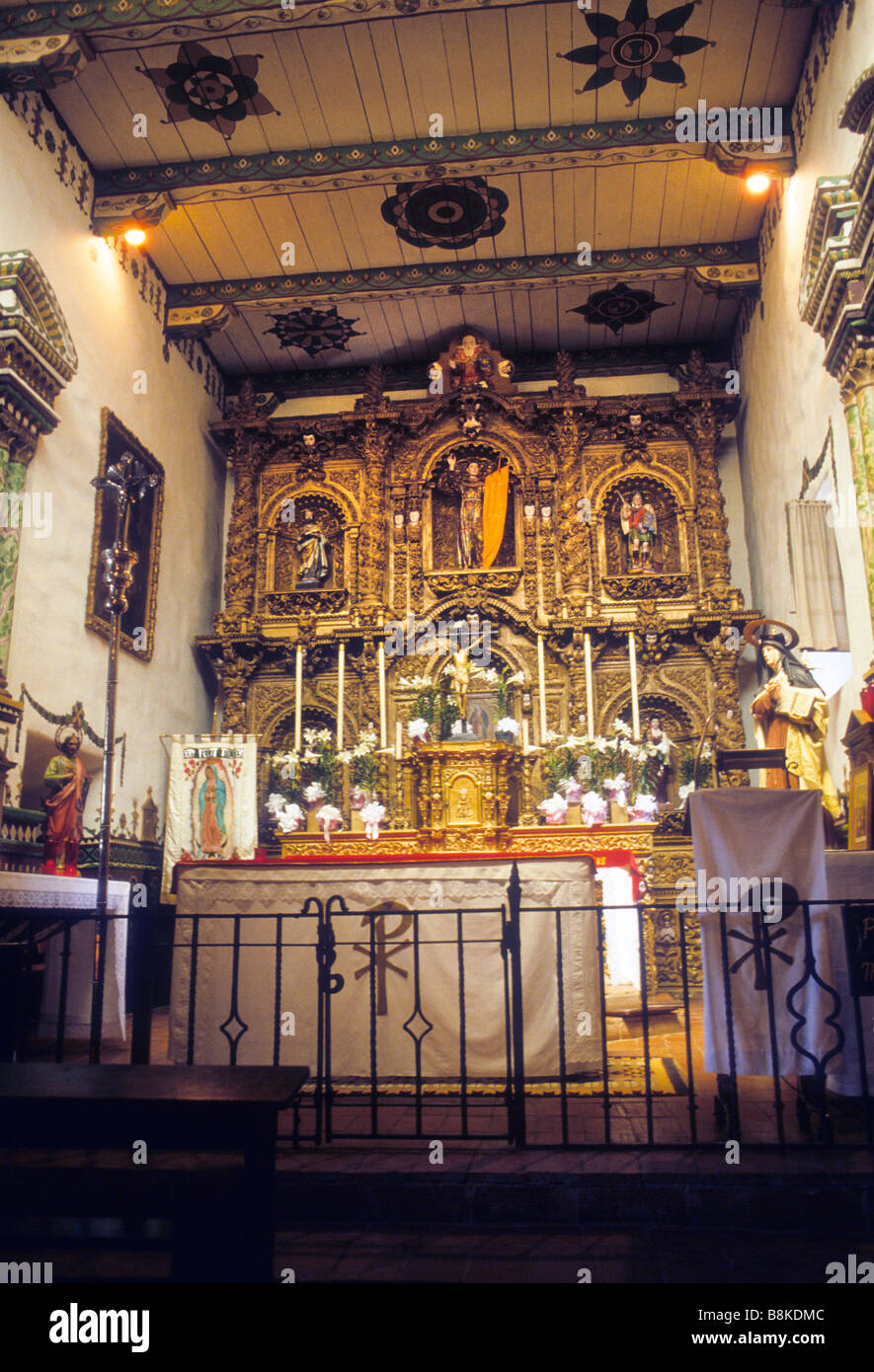 Mission san juan altar -Fotos und -Bildmaterial in hoher Auflösung – Alamy