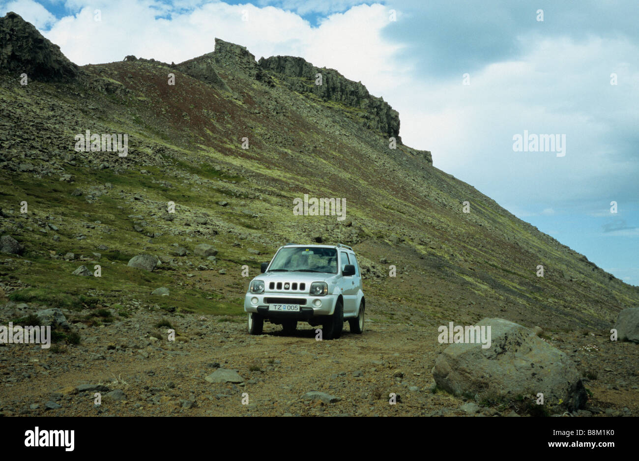 Suzuki jimny 4wd -Fotos und -Bildmaterial in hoher Auflösung – Alamy