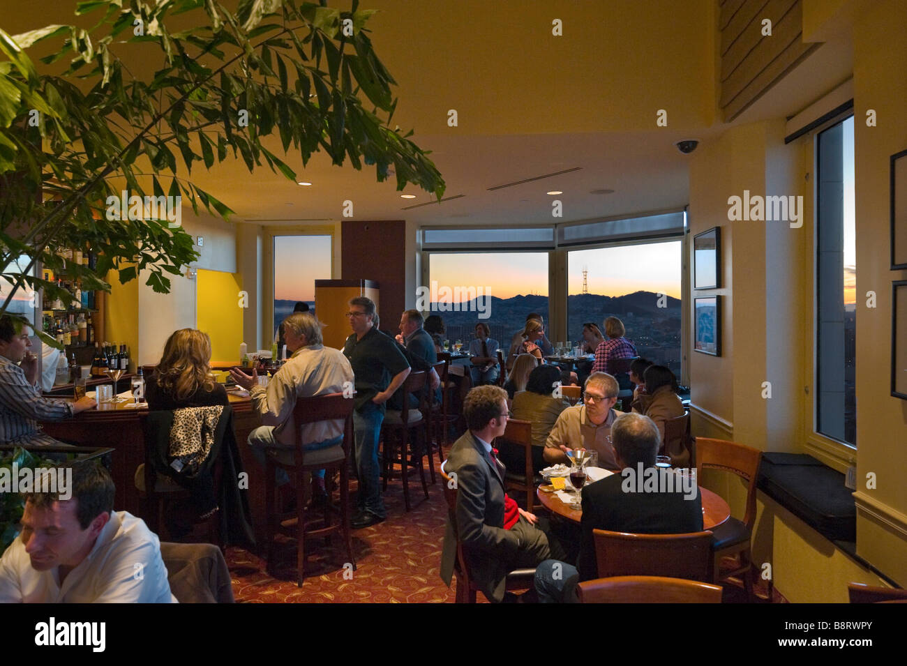 Rooftop bar mark hopkins hotel -Fotos und -Bildmaterial in hoher ...