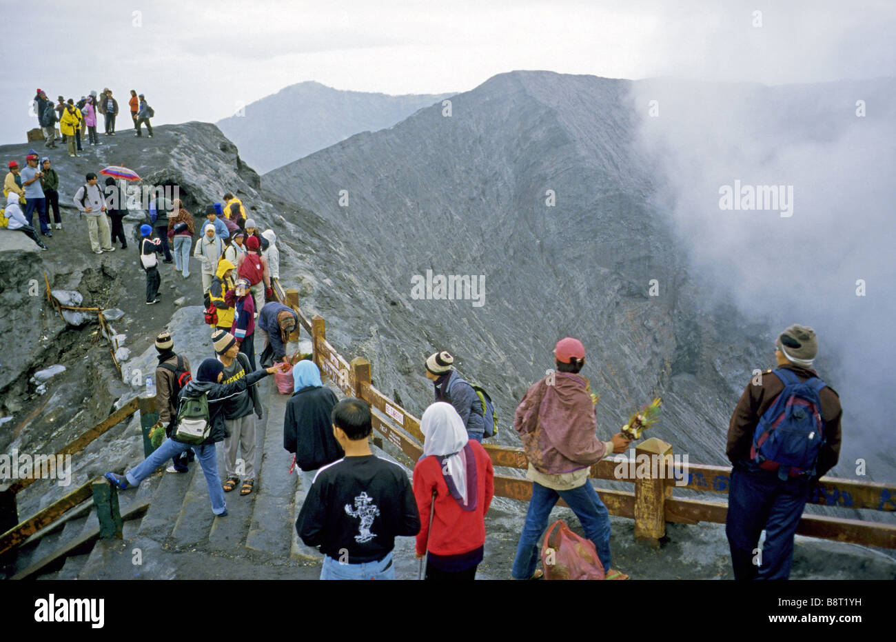 Touristen auf den Krater, Vulkan Bromo, Indonesien, Java ...
