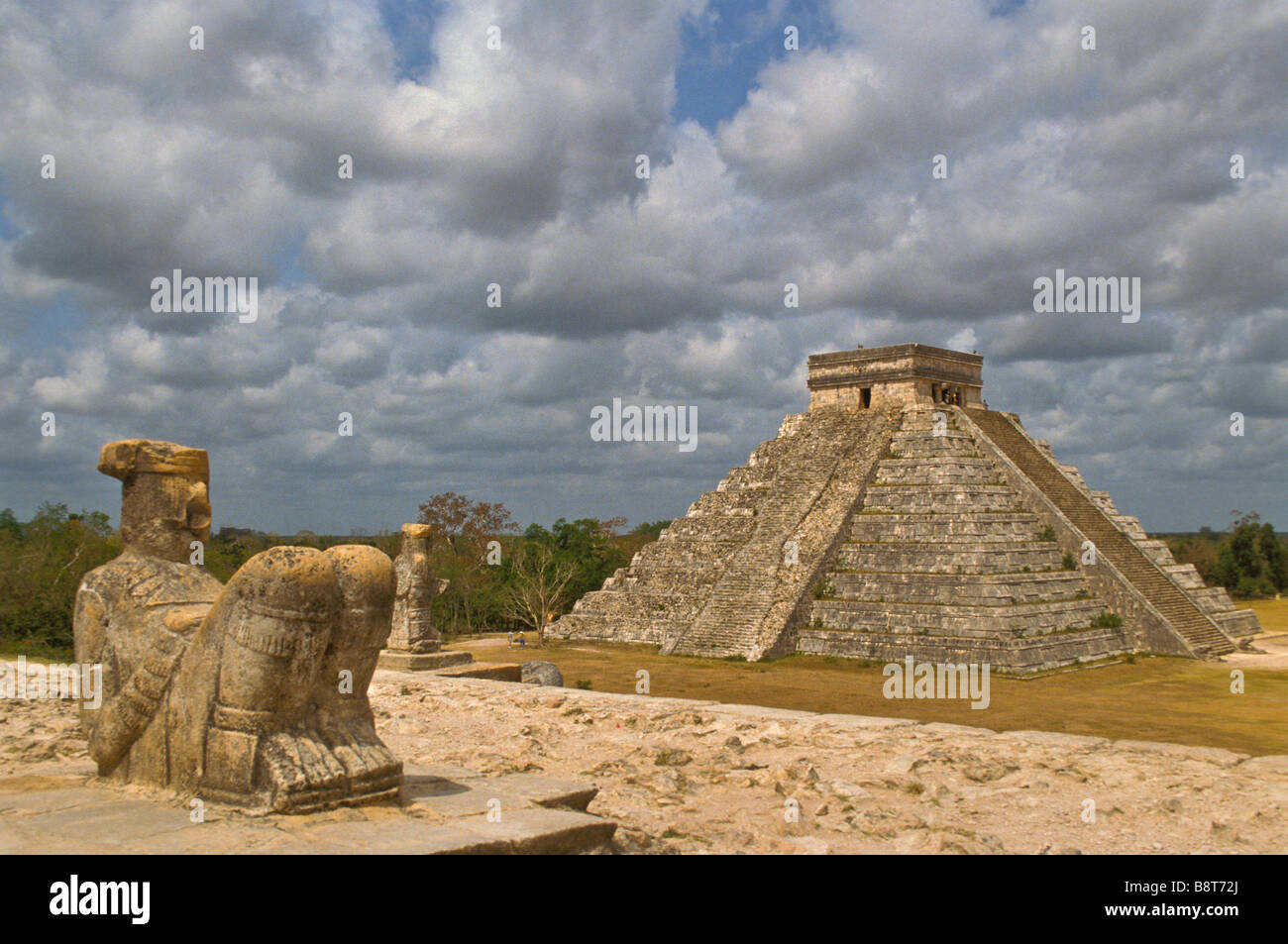 Chichen Itza El Castillo Schloss Maya Pyramide aus Krieger Tempel Chac ...