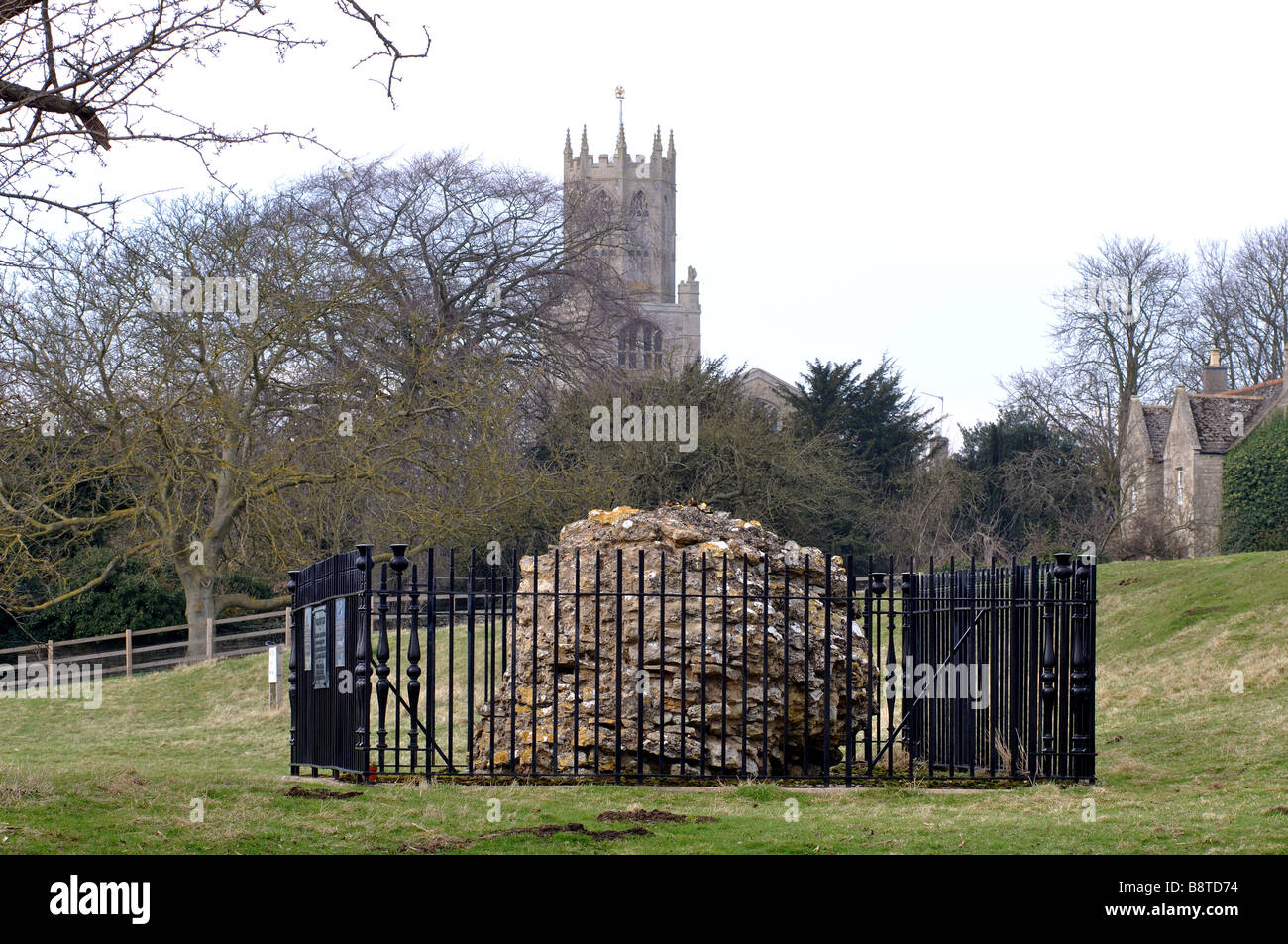 Fotheringhay Schloss Stockfotos und -bilder Kaufen - Alamy