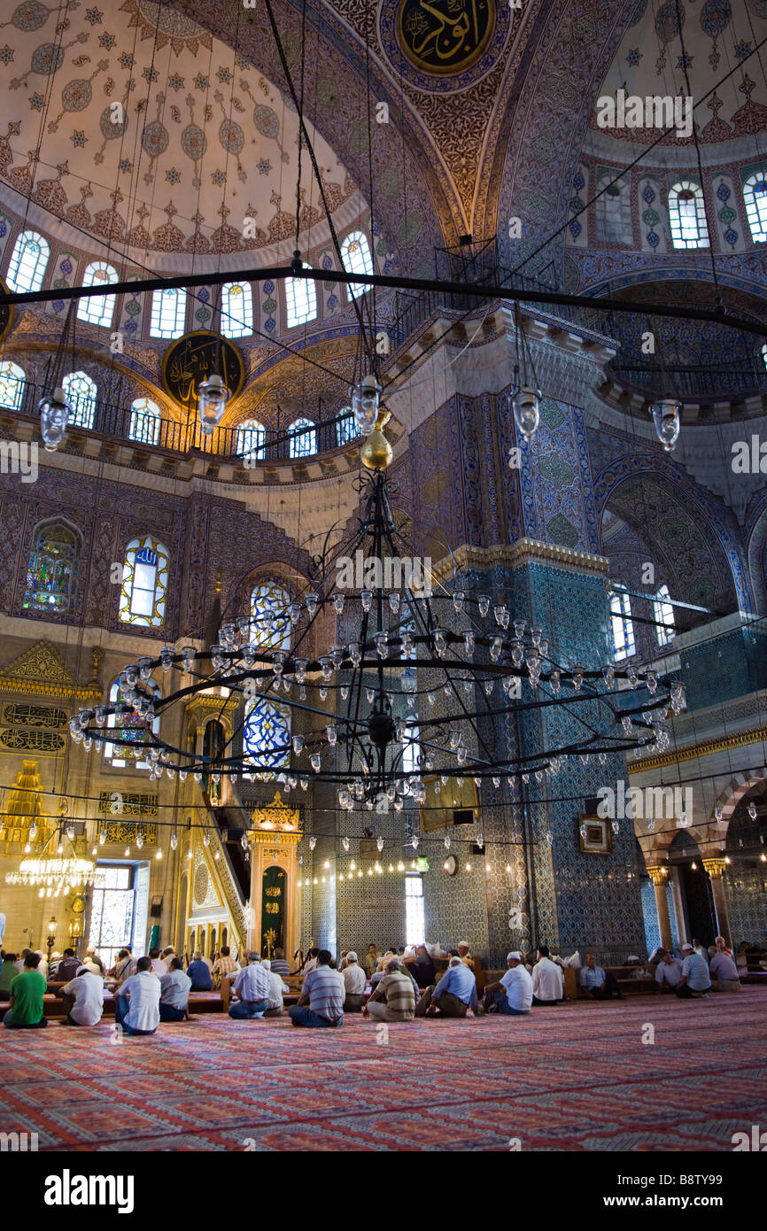 Inside the sultan ahmed mosque -Fotos und -Bildmaterial in hoher ...