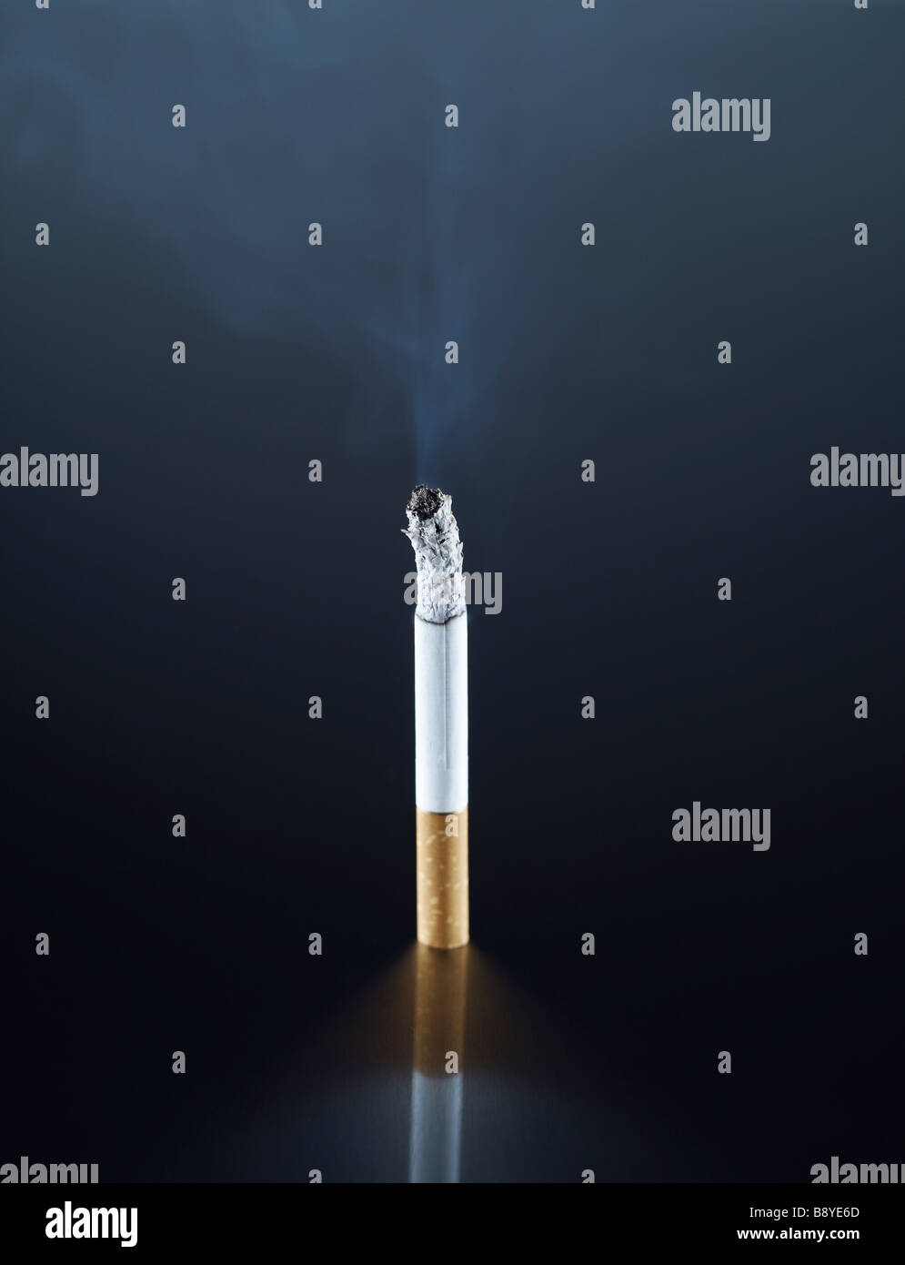 Bild einer zigarette -Fotos und -Bildmaterial in hoher Auflösung – Alamy