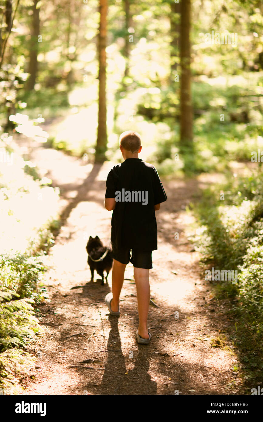 Person, Die Einen Hund Geht Stockfotos und -bilder Kaufen - Alamy