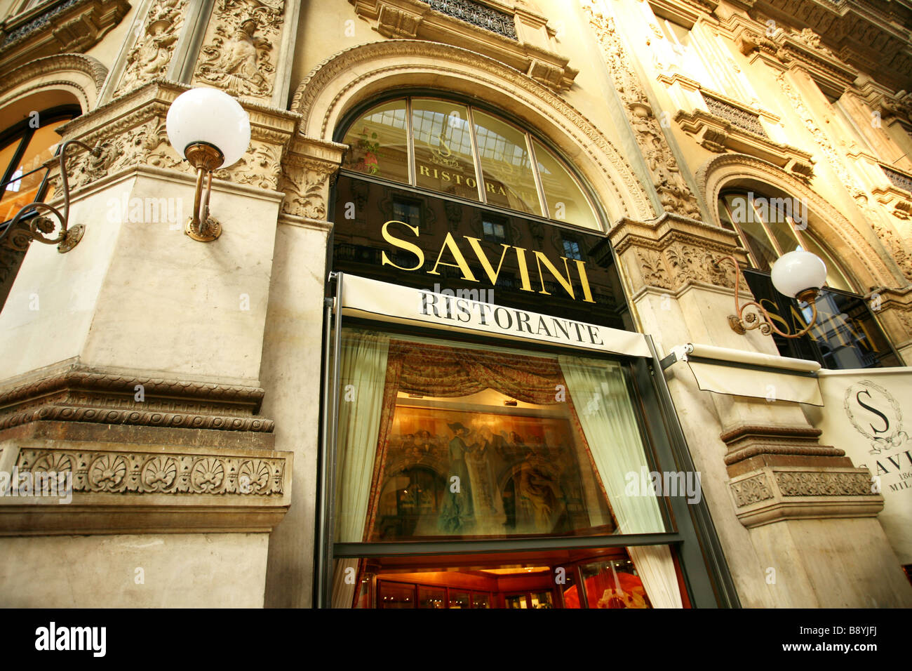 Savini restaurant -Fotos und -Bildmaterial in hoher Auflösung – Alamy