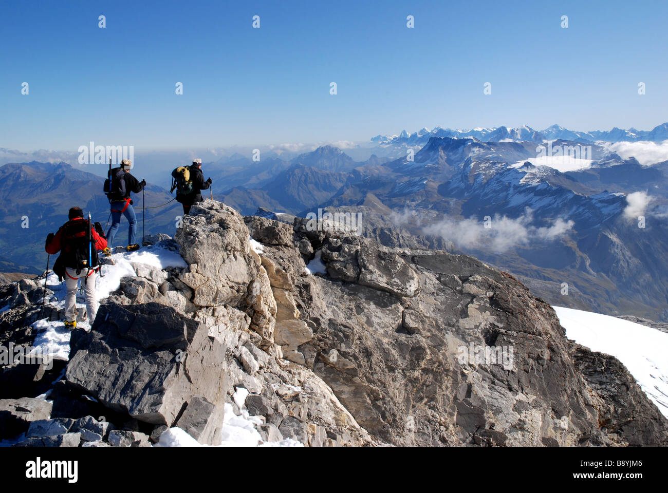 Schweizer alpen klettern hoch -Fotos und -Bildmaterial in hoher ...
