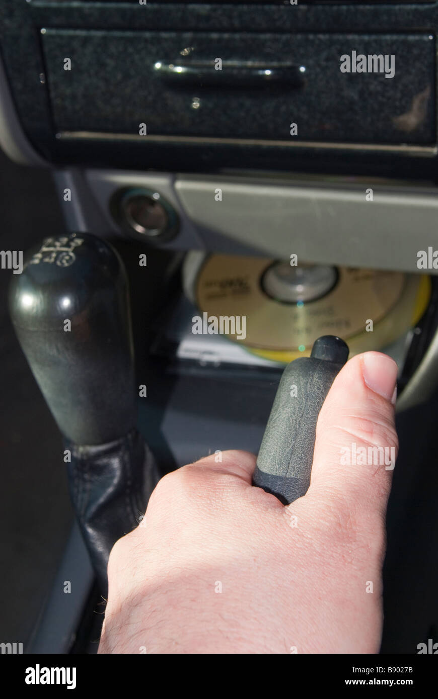 Handbremse angezogen -Fotos und -Bildmaterial in hoher Auflösung – Alamy