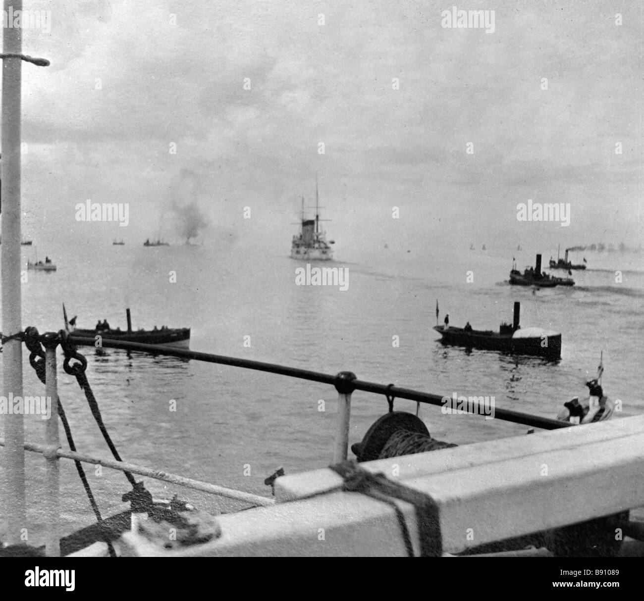 Schiffe der 2. Pacific Squadron Einstellung heraus zum Meer The Battle of Tsusima russischen ...