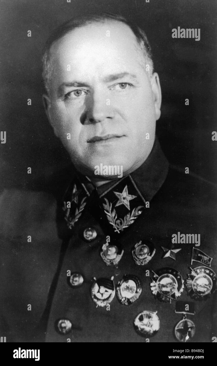Soviet Marshal Georgy Zhukov Stockfotos und -bilder Kaufen - Alamy