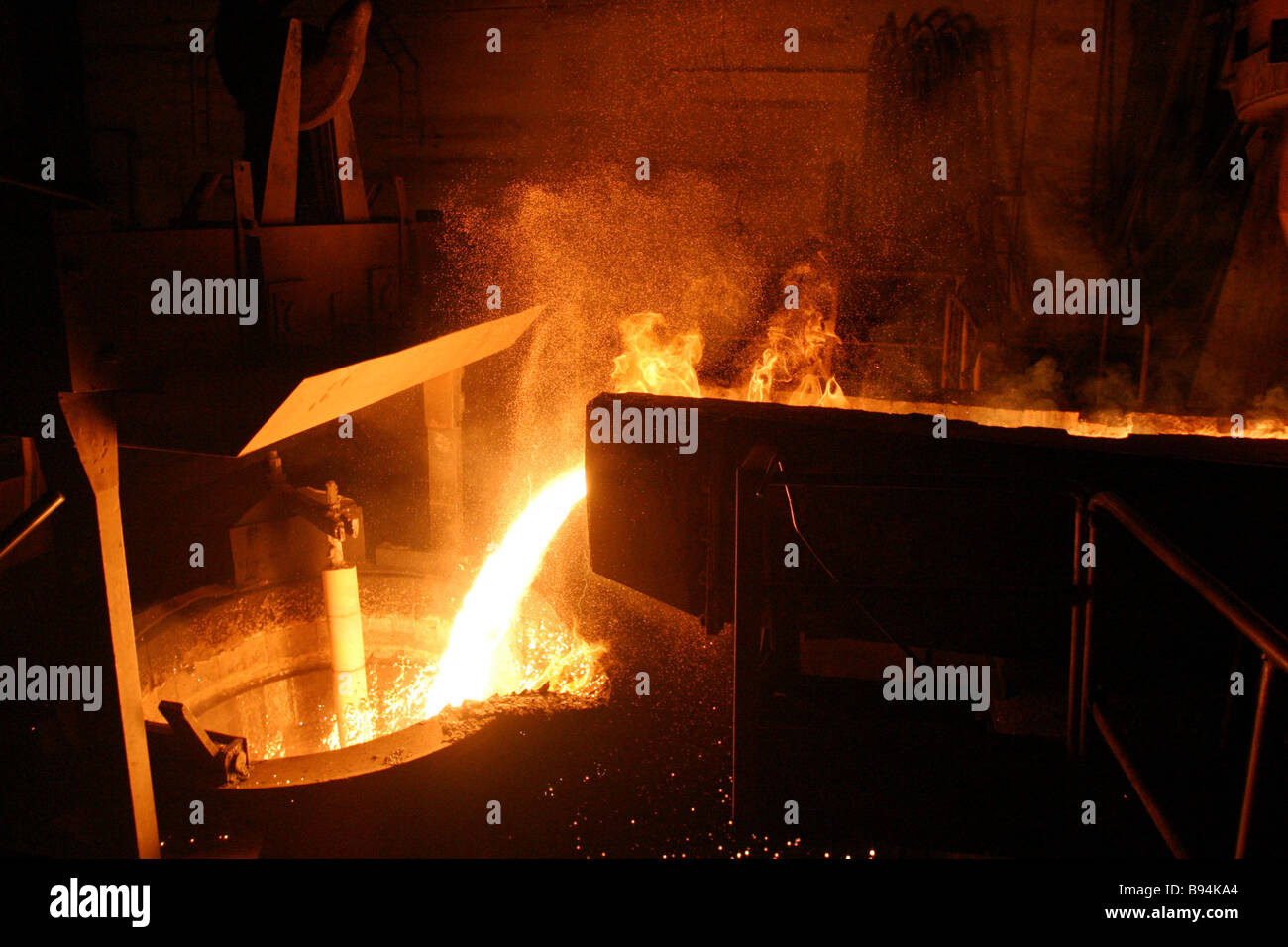 Foundry Ladle Stockfotos und -bilder Kaufen - Alamy