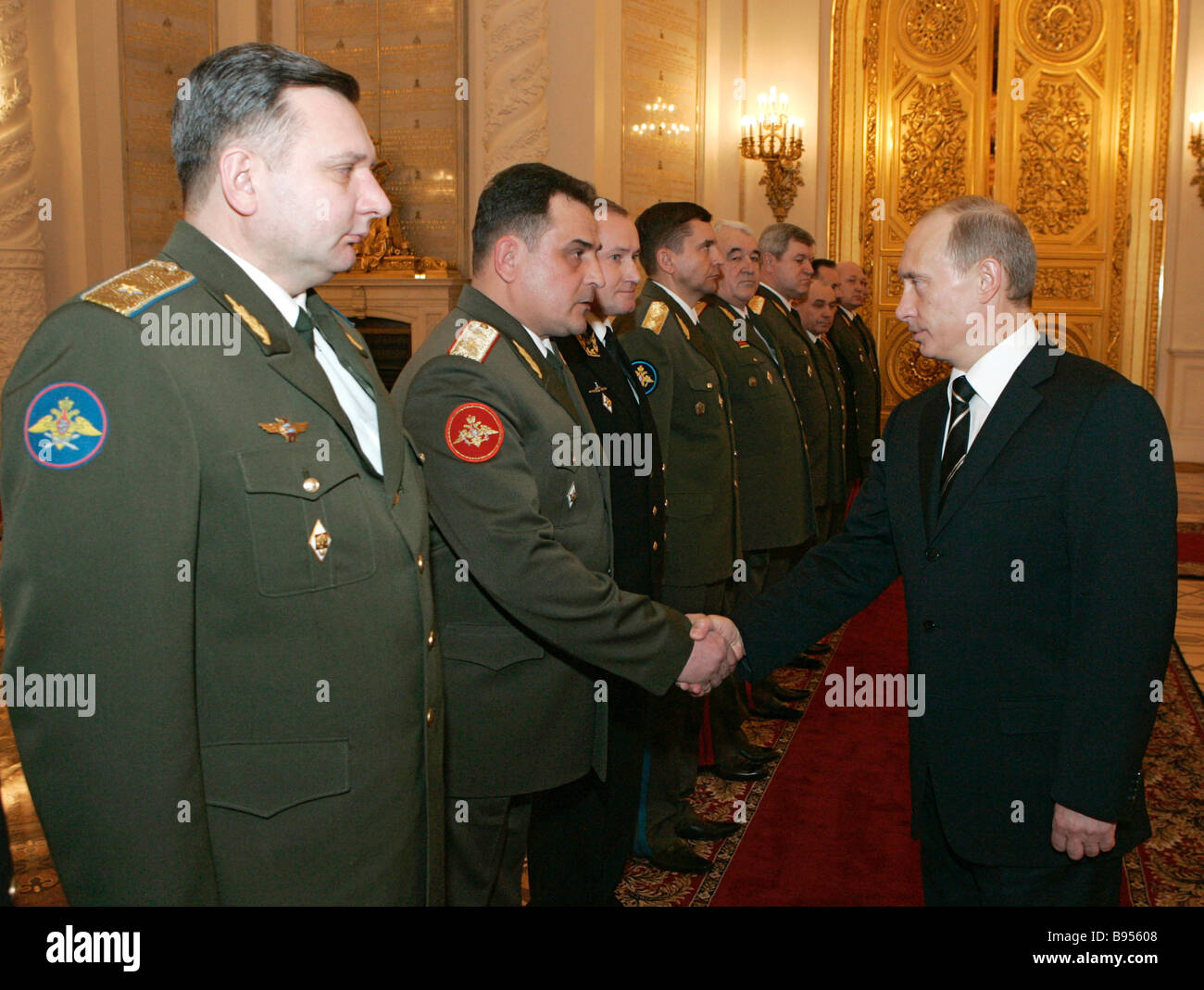 Kommandant der kombiniert 105. Air Division Generalmajor Yury Novikov ...
