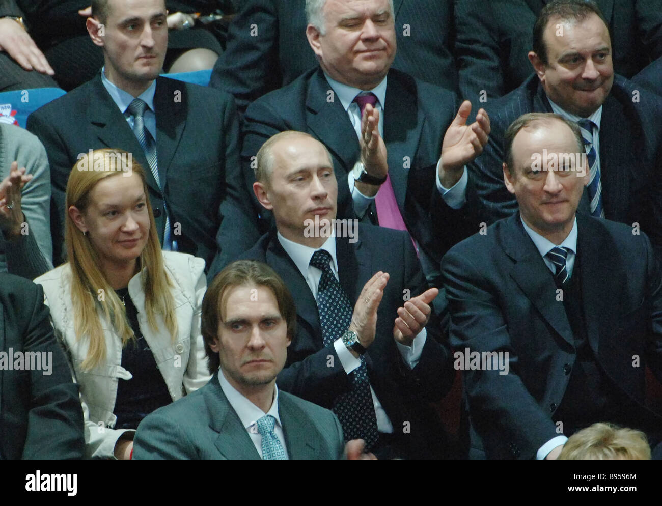 Vom linken Olympiasieger im Volleyball Yelena Godina President Vladimir ...
