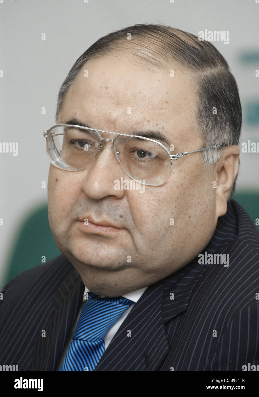 Russische Tycoon Alisher Usmanov auf einer Pressekonferenz, die die ...