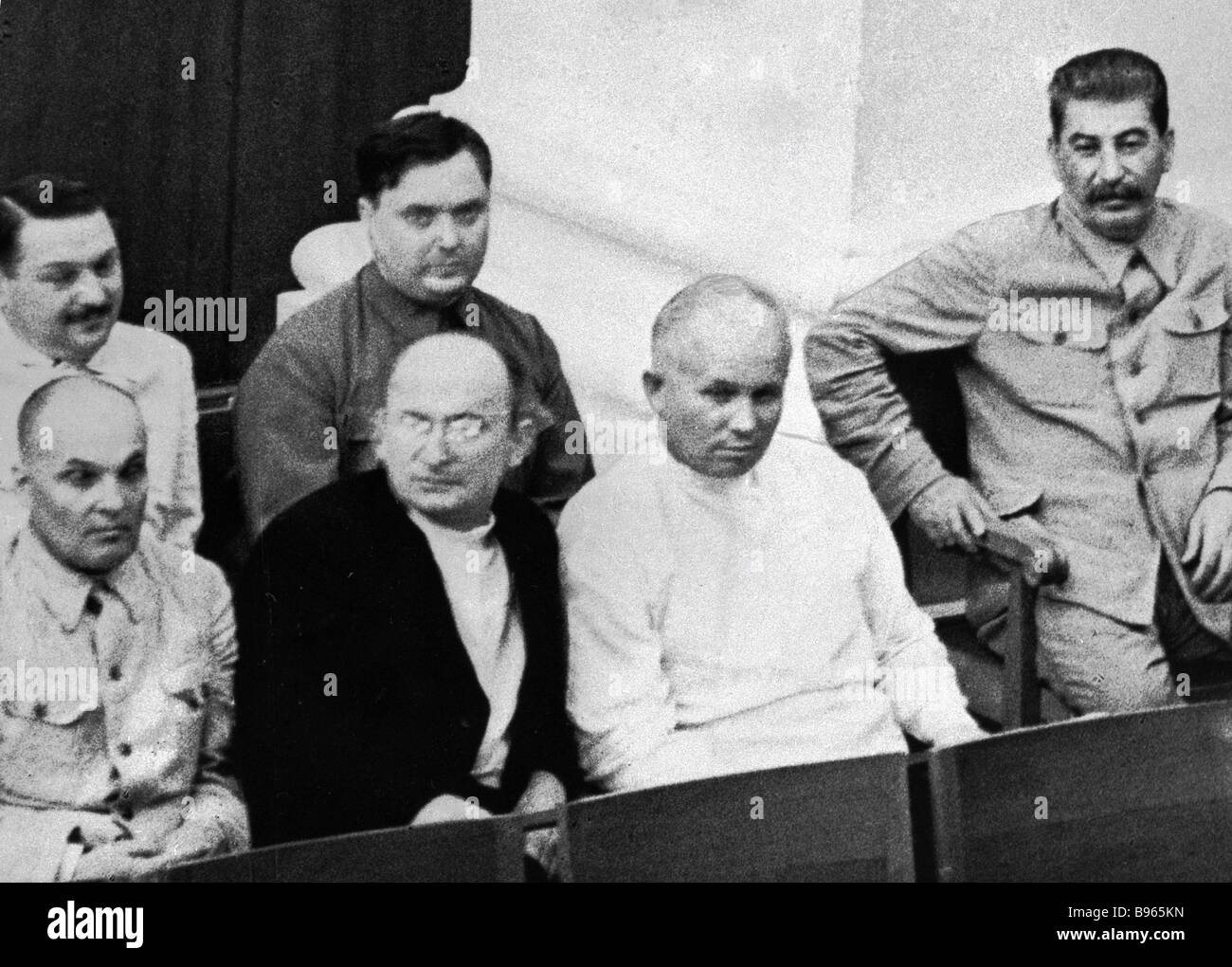 Josef Stalin Nikita Chruschtschow Lavrenty Beria Matwei Shkiryatov ... Josef Stalin Nikita Chruschtschow Lavrenty Beria Matwei Shkiryatov ...