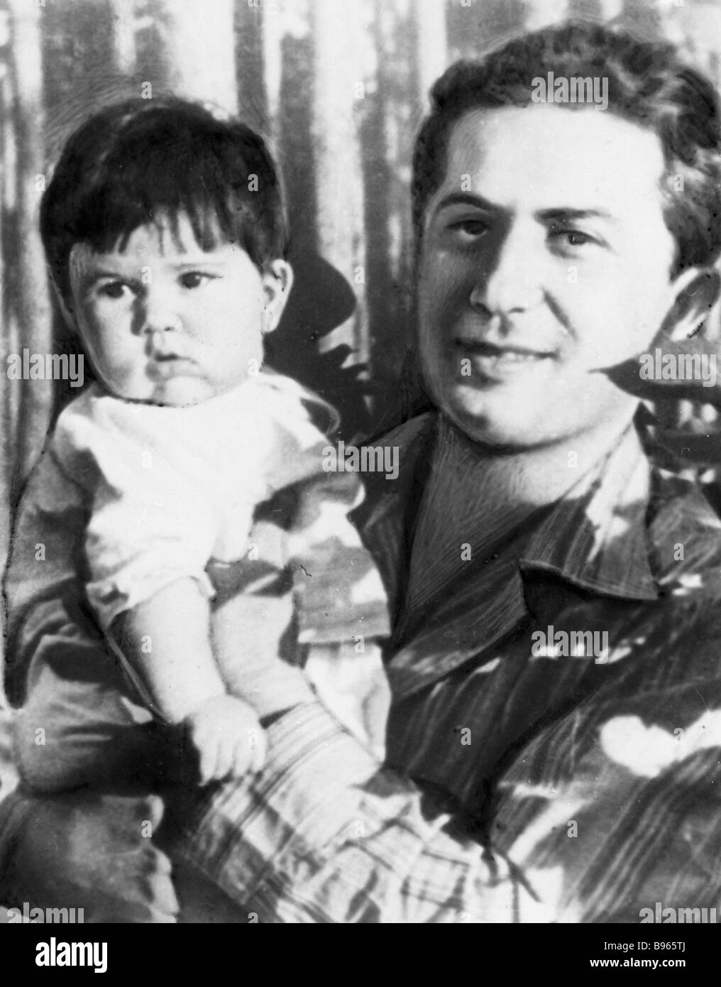 Yakov Dzhugashvili der Sohn von Joseph Stalin und seine Tochter Galina ...
