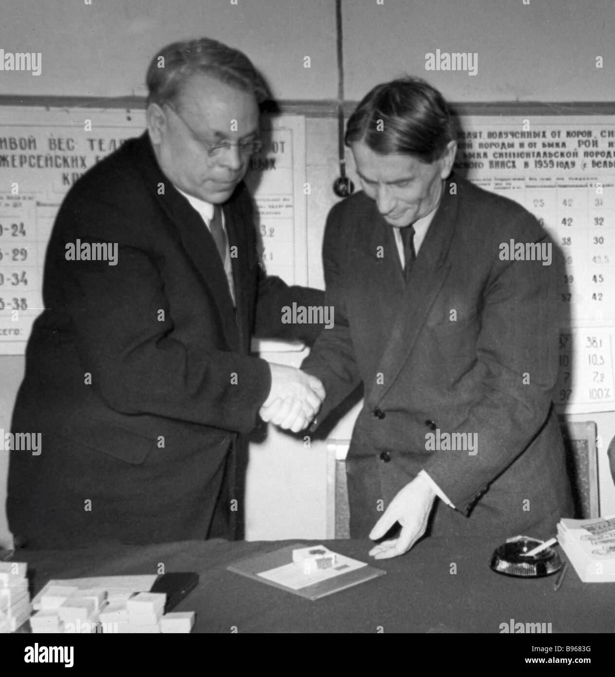 Konstantin Pysin USSR stellvertretender Landwirtschaftsminister links ...