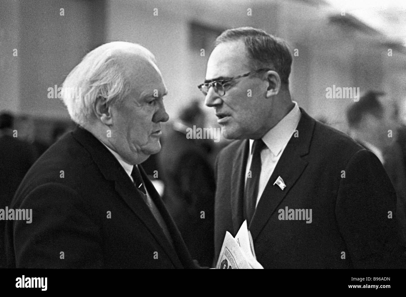 Nikolai Tichonow Stockfotos und -bilder Kaufen - Alamy