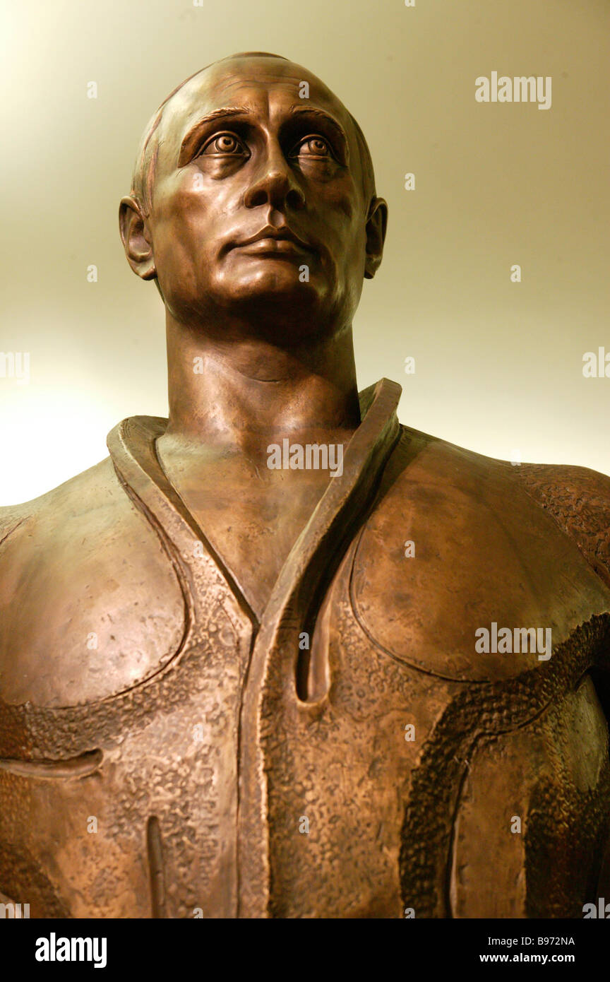 Ein Fragment einer Statue von Vladimir Putin in der Surab Zereteli Art ...