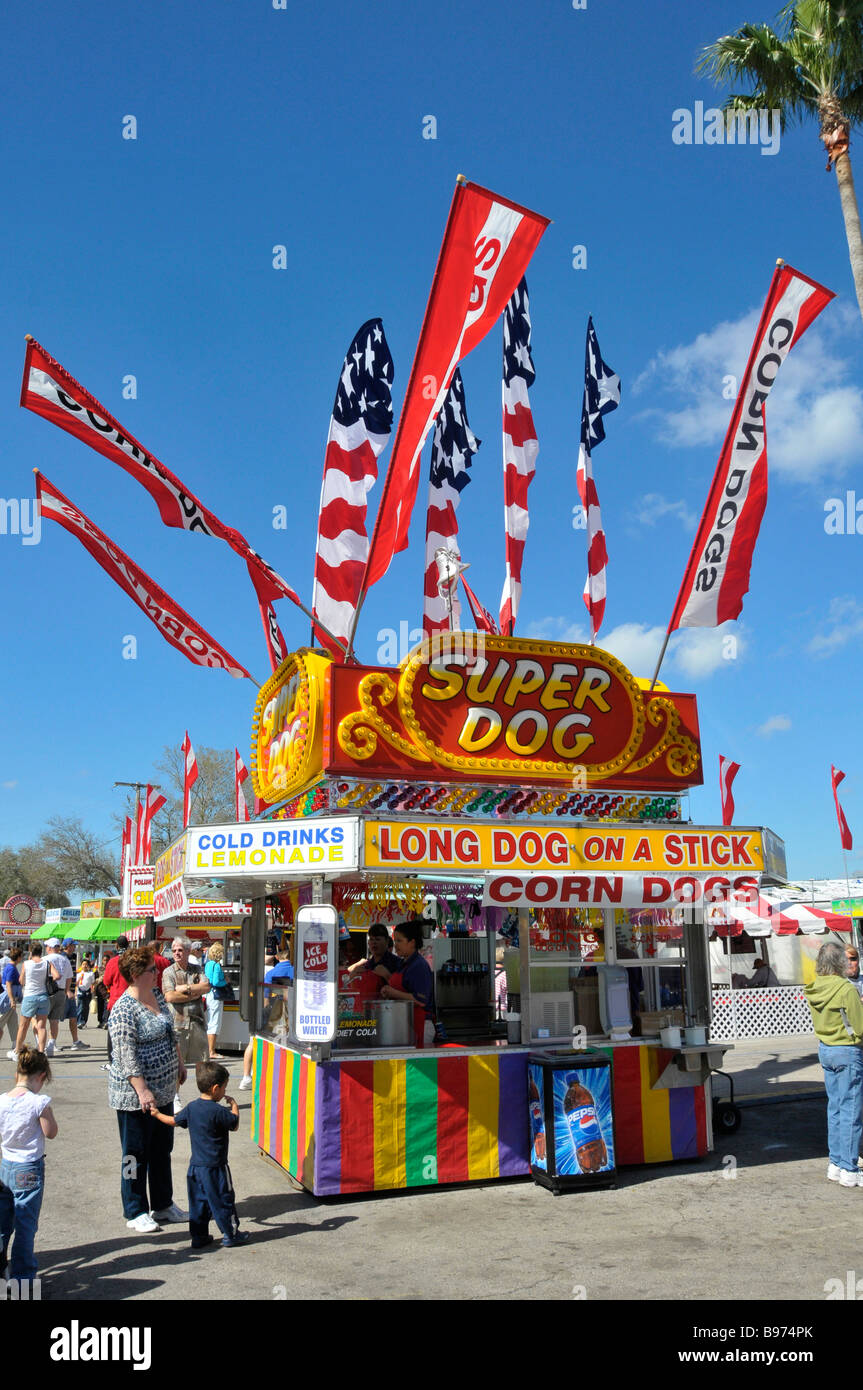 American food festival booth -Fotos und -Bildmaterial in hoher ...
