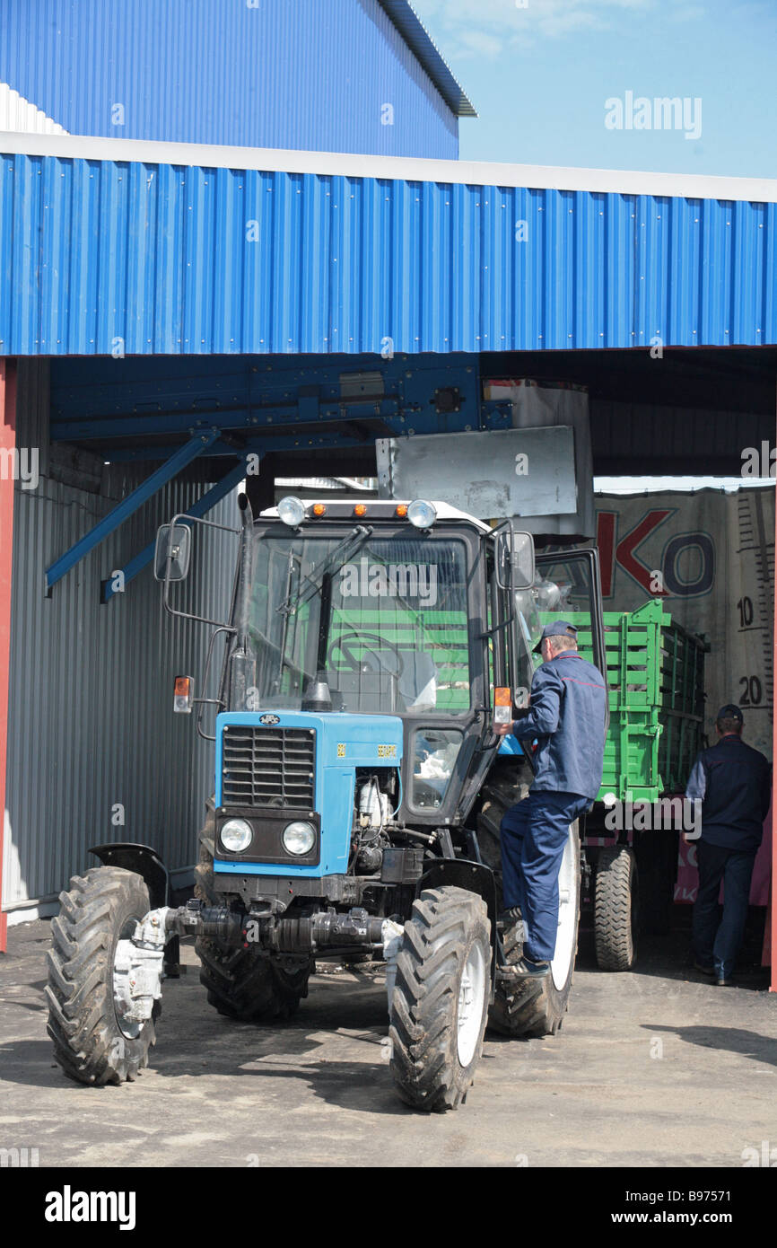 Traktor traktoren -Fotos und -Bildmaterial in hoher Auflösung – Alamy