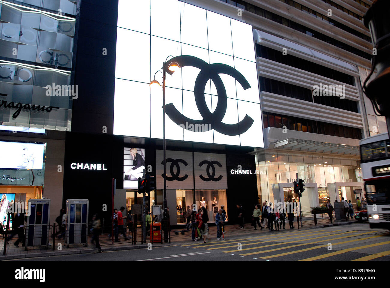 Chanel store front -Fotos und -Bildmaterial in hoher Auflösung – Alamy