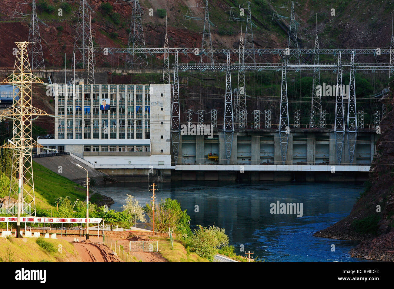 Nurek Dam Tajikistan Stockfotos und -bilder Kaufen - Alamy