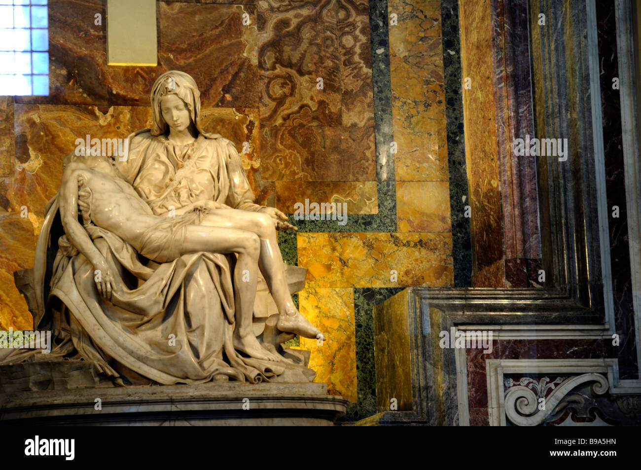 Michelangelos pieta statue -Fotos und -Bildmaterial in hoher Auflösung – Alamy
