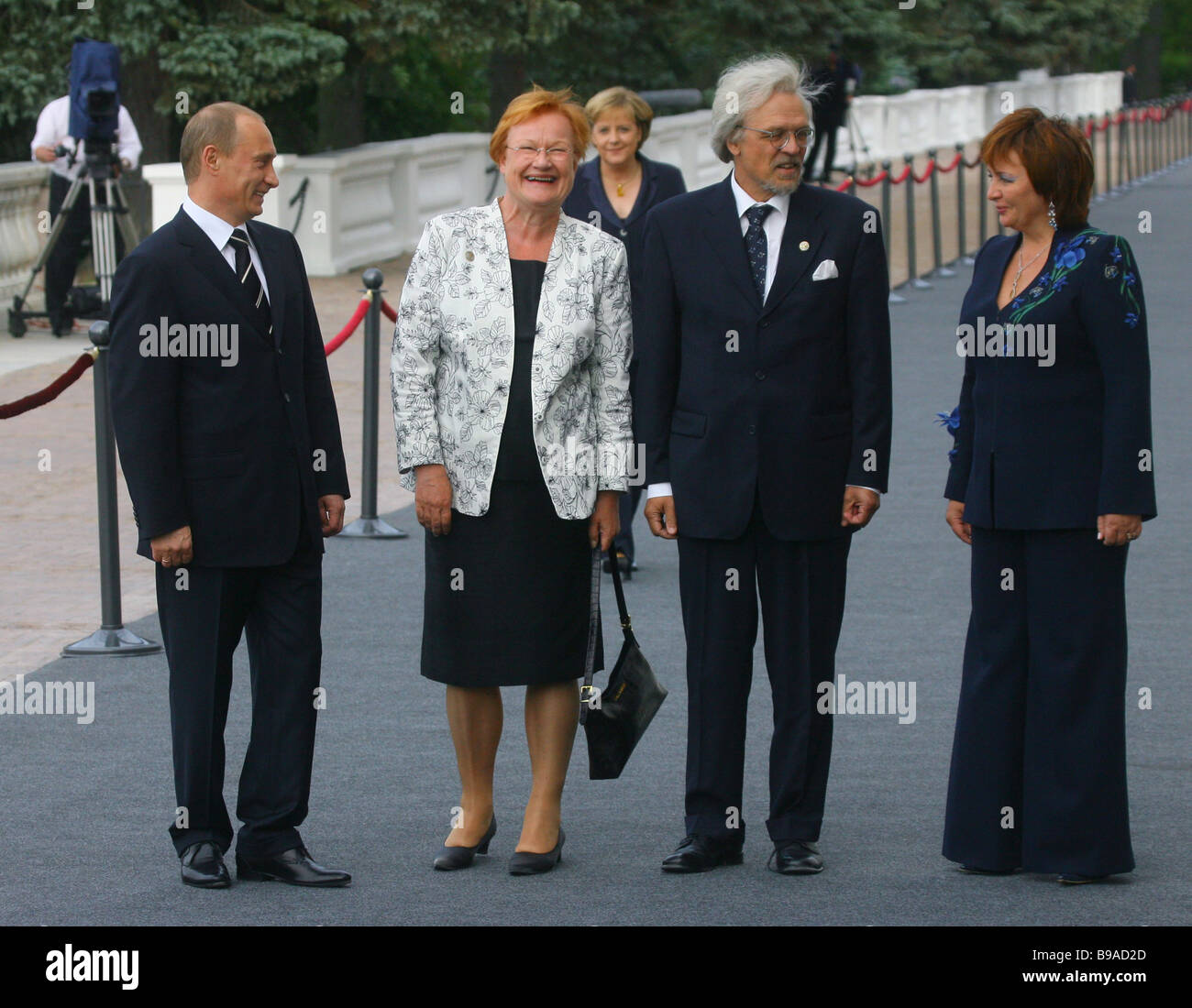 Russlands Präsident Vladimir Putin mit Frau und Finnland ...
