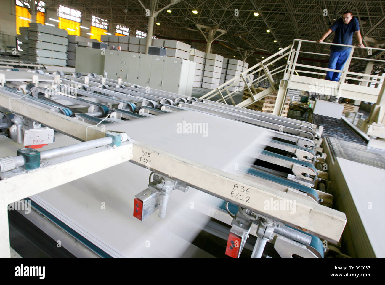 Gips Gipskarton-Produktion bei der KNAUF deutsche Unternehmensgruppe ...