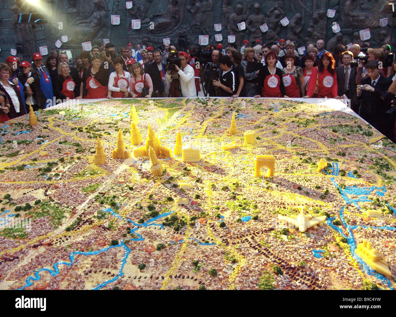 Eine Rekord große Pizza Moskau in Form von einem Stadtplan machte Pizza ...